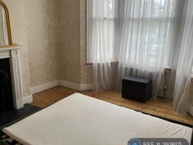3 bedroom terraced house for rent in Elliscombe Road, London, SE7