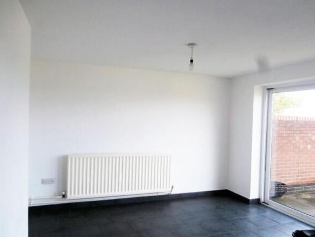3 bedroom terraced house for rent in Ellsworth Rise, Nottingham, NG5