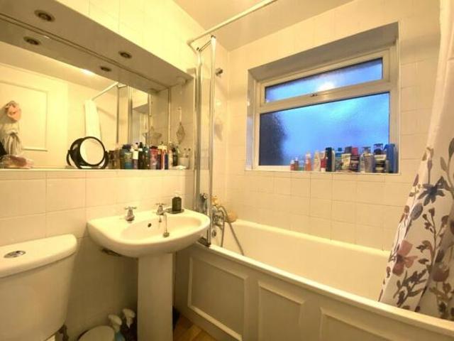 3 bedroom terraced house for rent in Elmslie Close, Chigwell, Essex, IG8