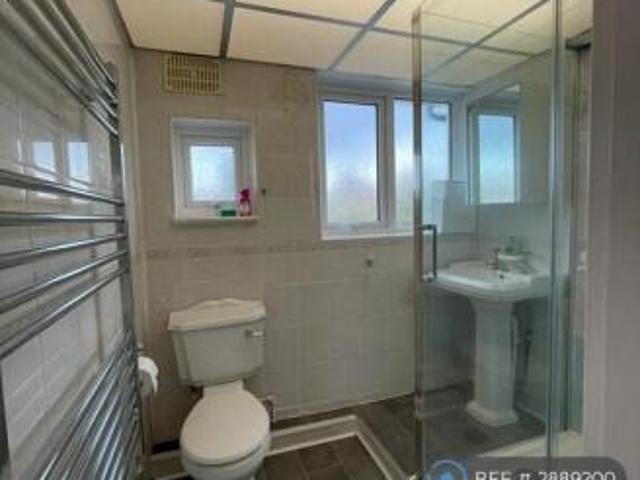 3 bedroom terraced house for rent in Esher Avenue, Cheam, Sutton, SM3