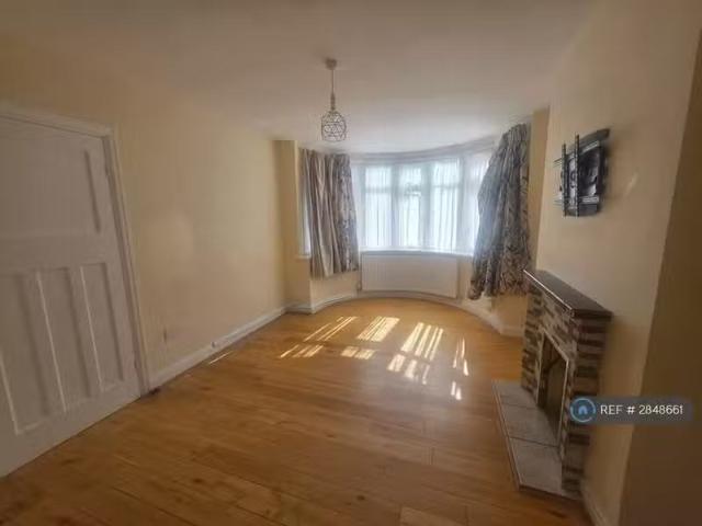 3 bedroom terraced house for rent in Exeter Road, Harrow, HA2