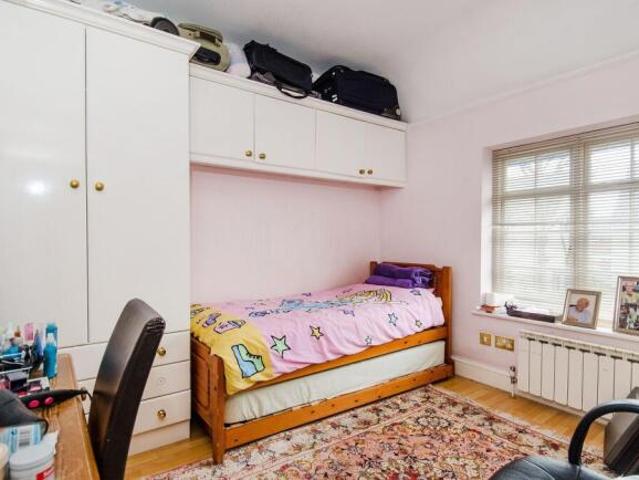 3 bedroom terraced house for rent in Fowlers Walk, Ealing, London, W5