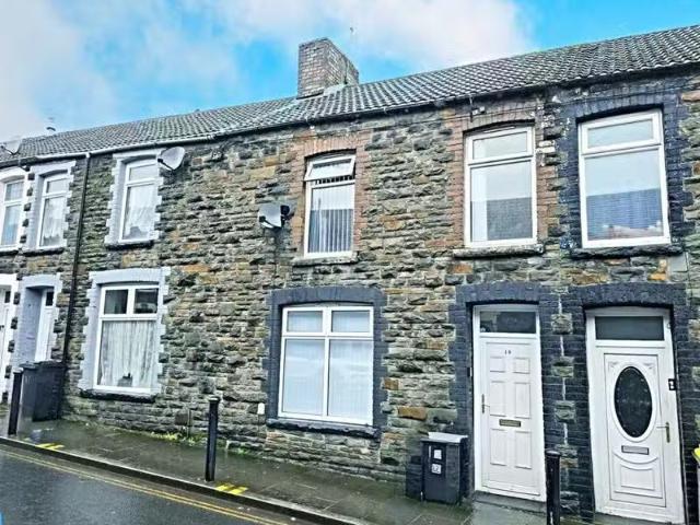 3 bedroom terraced house for rent in Fox Street, Treharris, CF46