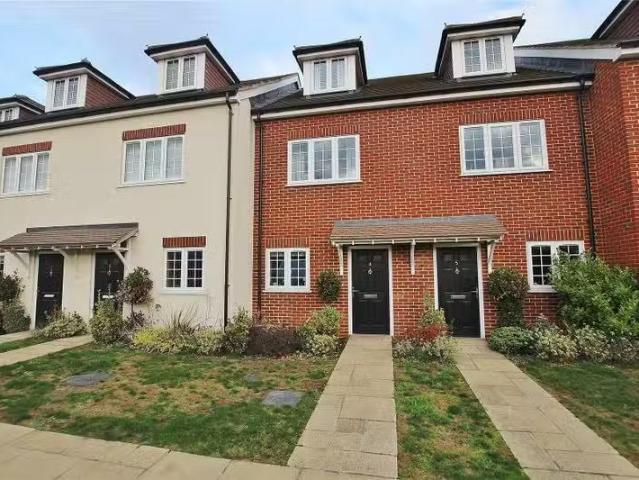 3 bedroom terraced house for rent in Foxleigh Grange, Bisley.