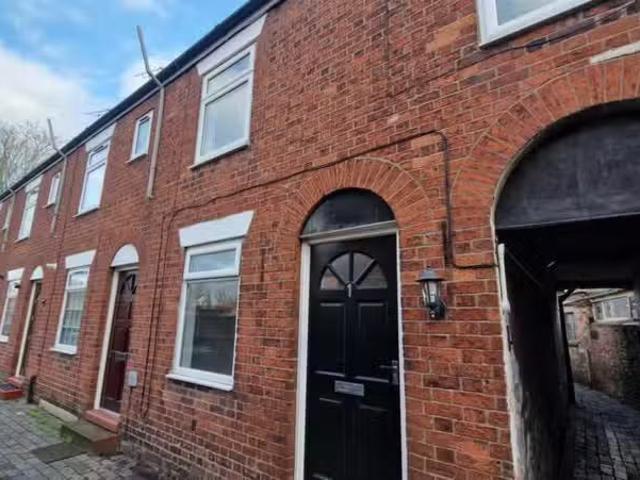 3 bedroom terraced house for rent in Fodens Terrace, Sandbach.