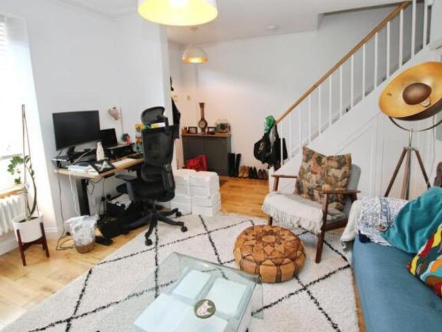 3 bedroom terraced house for rent in Forest Road Fishponds, BS16
