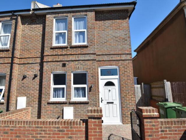 3 bedroom terraced house for rent in Fairlight Road, Eastbourne, East Sussex, BN22