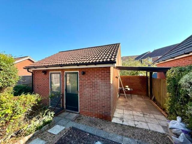 3 bedroom terraced house for rent in Fairview Drive, Willesborough, Kent, TN24