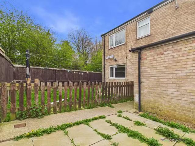 3 bedroom terraced house for rent in Falkirk Close, Hull, HU7