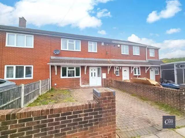 3 bedroom terraced house for rent in Felstone Road, Kingstandi.