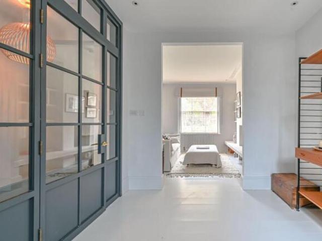 3 bedroom terraced house for rent in Ferndale Road, Brixton, London, SW9