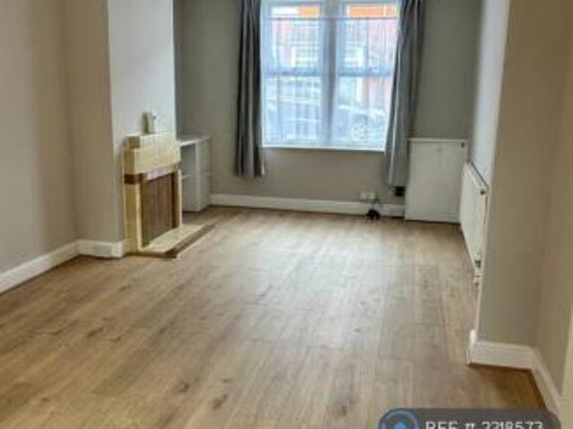 3 bedroom terraced house for rent in Fife St, Northampton, NN5