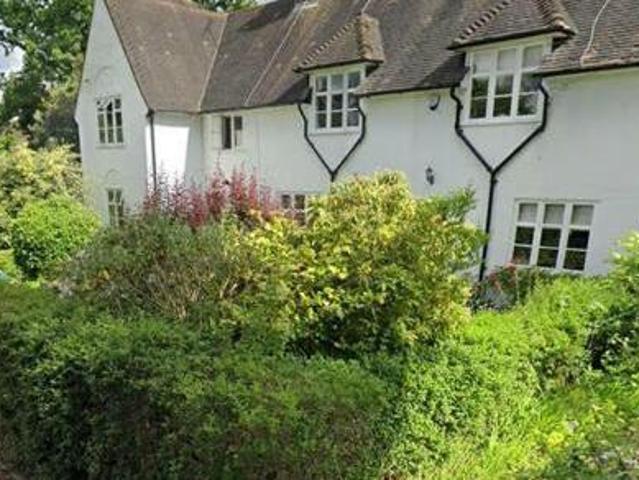 3 Bedroom Terraced House For Rent In Finchley, London