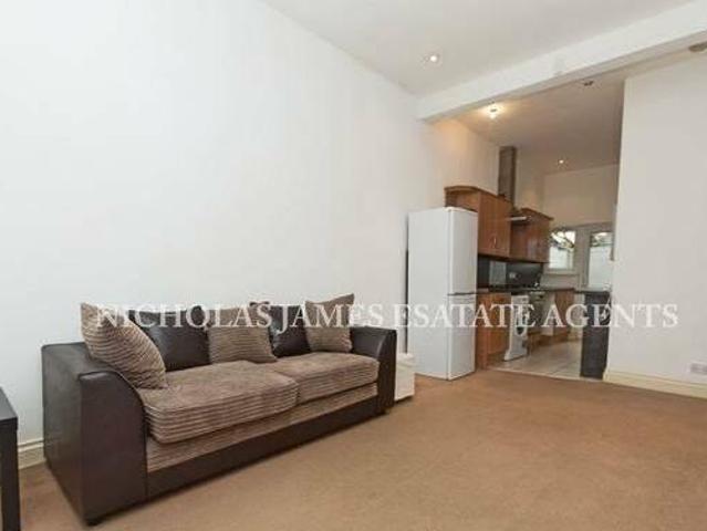 3 bedroom terraced house for rent in Finsbury Road Wood Green London N22