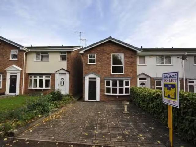 3 bedroom terraced house for rent in Flanders Drive, Charterfi.