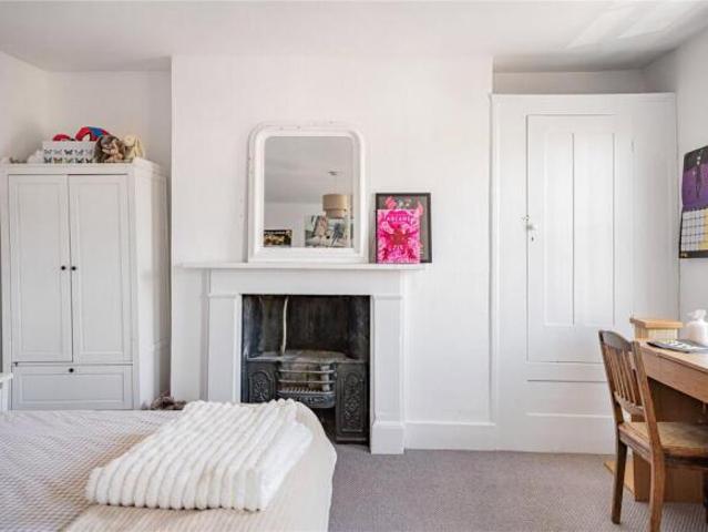 3 bedroom terraced house for rent in Florence Street, Islington, London, N1