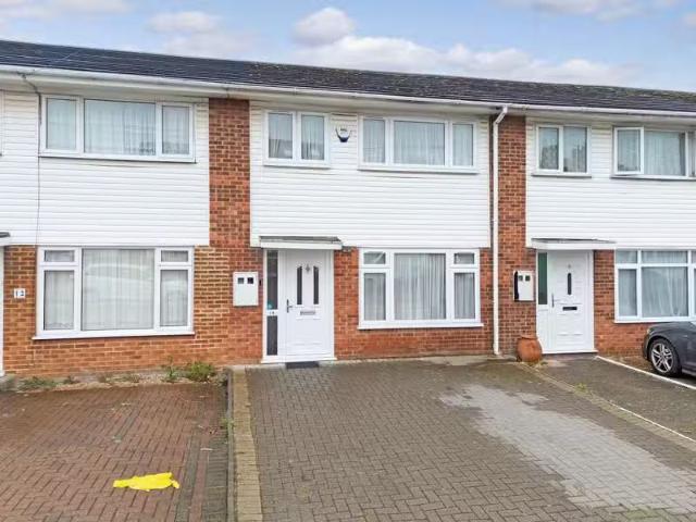 3 bedroom terraced house for rent in Franklyn Gardens, Ilford.