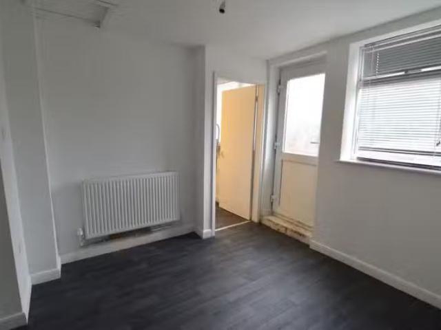 3 bedroom terraced house for rent in Frederick Road, Gun Hill.