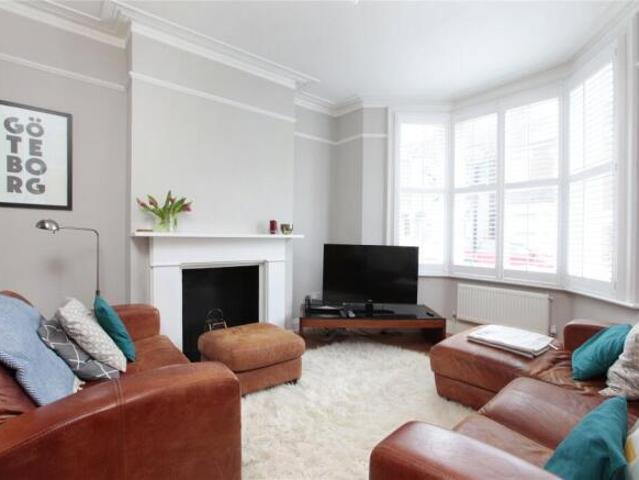 3 bedroom terraced house for rent in Freke Road, Battersea, SW11