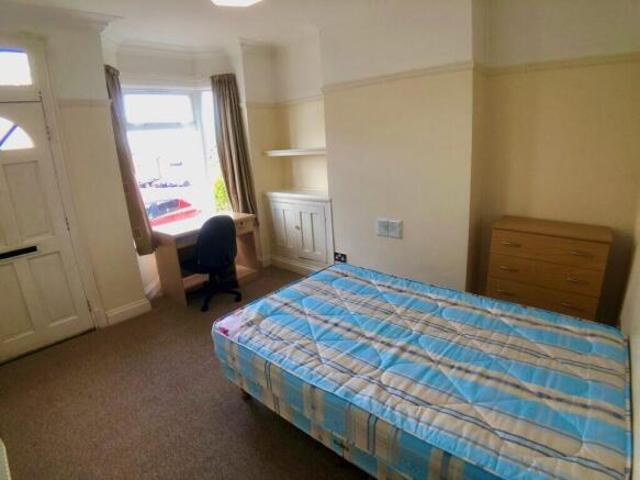 3 bedroom terraced house for rent in Knighton Fields Road East, Leicester LE2 6DR, LE2