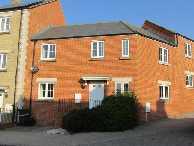 3 bedroom terraced house for rent in Knights Maltings Frome BA11