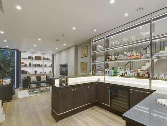3 Bedroom Terraced House For Rent In Knightsbridge
