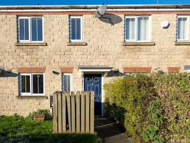 3 bedroom terraced house for rent in Knotwood Court, Accringto.