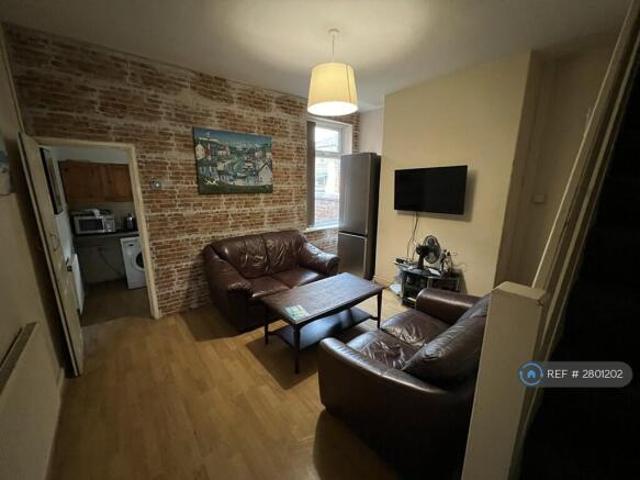 3 bedroom terraced house for rent in Kathleen Grove, Manchester, M14