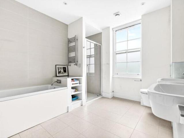 3 bedroom terraced house for rent in Kennington Road, Kennington, SE11