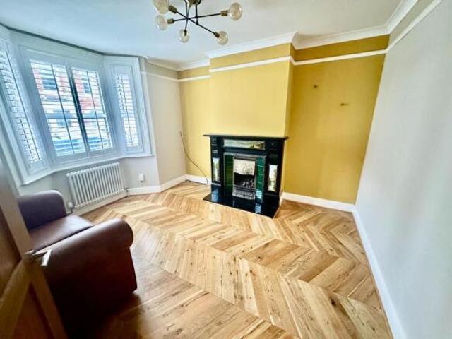 3 bedroom terraced house for rent in Kent Road, Old Town, SN1