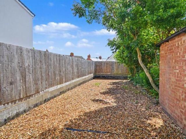 3 bedroom terraced house for rent in Kingsthorpe Grove, Northampton, NN2