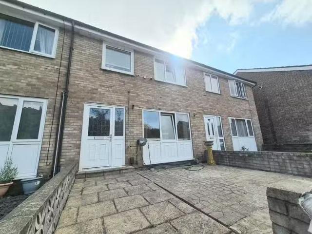 3 bedroom terraced house for rent in Kingston Close, HALIFAX.