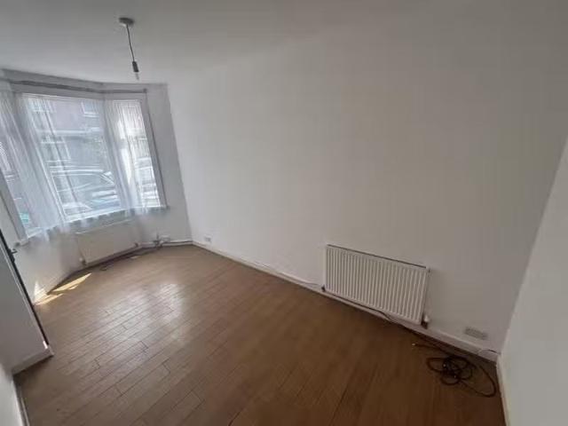3 bedroom terraced house for rent in Kingsway, Stoke, Coventry.
