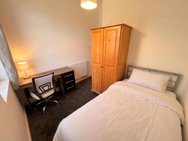 4 bedroom house of multiple occupation for rent in Kingswood Road, Manchester, M14