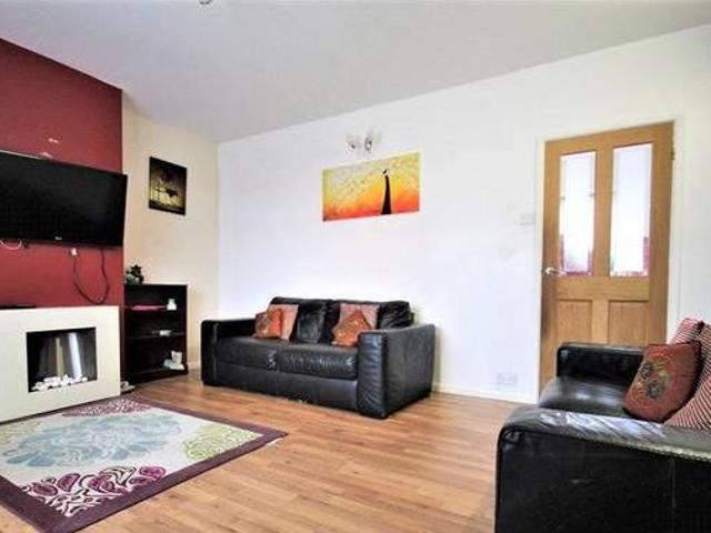 3 bedroom terraced house for rent in Kings Lane Englefield Green TW20 0UA TW20