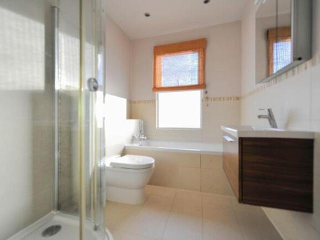 3 bedroom terraced house for rent in Kingscote Road, New Malden, Kingston, KT3