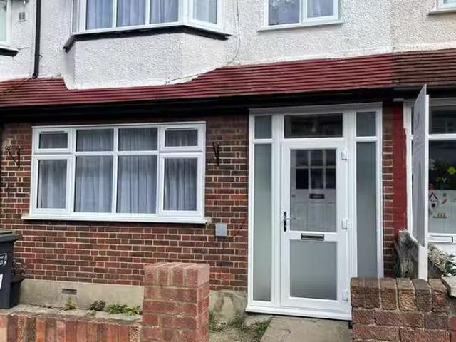 3 bedroom terraced house for rent in Kynaston Crescent, Thornt.