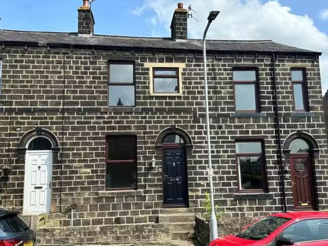 3 bedroom terraced house for rent in Hothfield Street, Silsden.