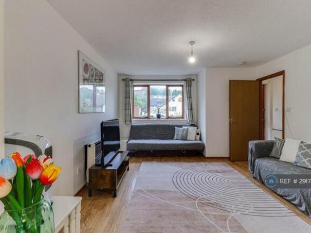 3 bedroom terraced house for rent in Hollow Close, Guildford, GU2