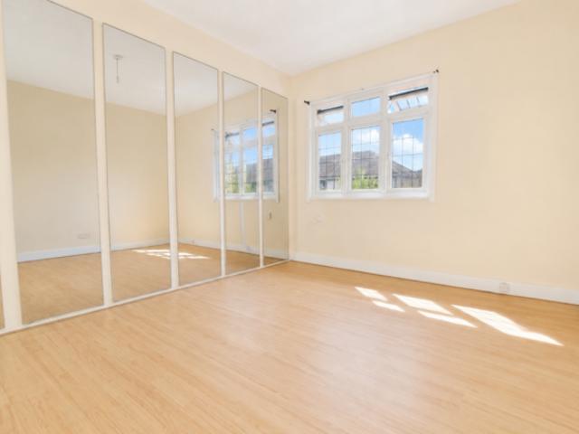 3 bedroom terraced house for rent in Holland Road, London, E6