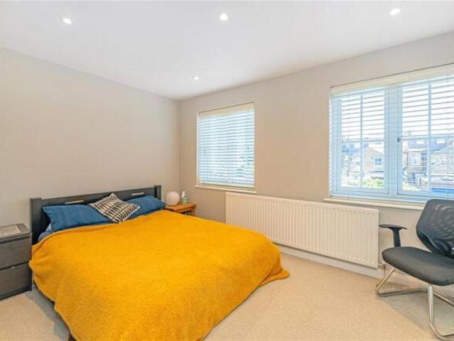 3 bedroom terraced house for rent in Hollies Close, Twickenham, TW1