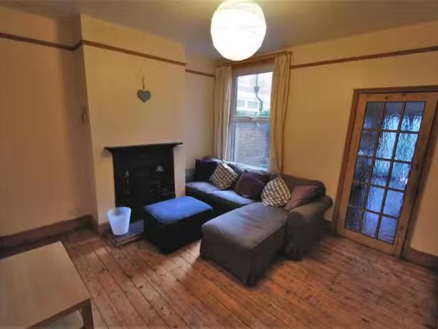 3 bedroom terraced house for rent in Hollis Road, Stoke, Coven.