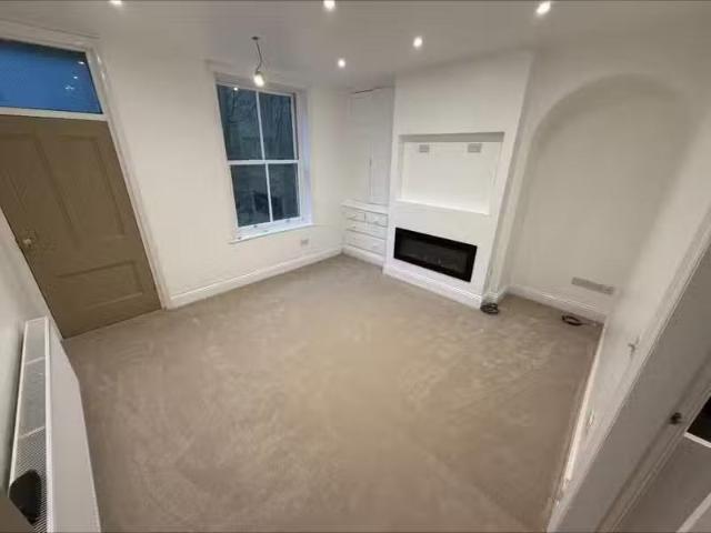 3 bedroom terraced house for rent in Holme Street, Oxenhope, B.