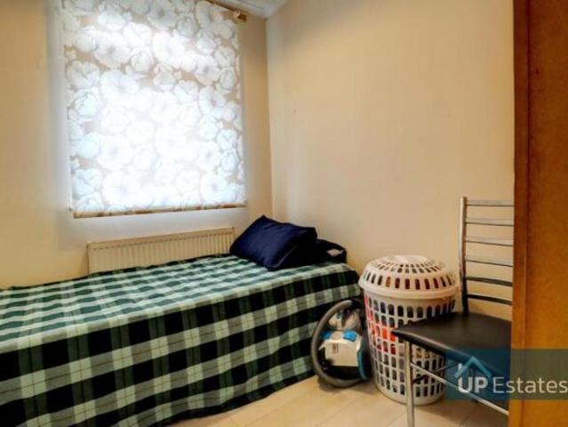 3 bedroom terraced house for rent in Holyhead Road, Coundon, Coventry, CV5