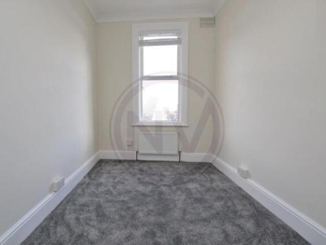 3 bedroom terraced house for rent in Hoppers Road, Winchmore Hill, N21