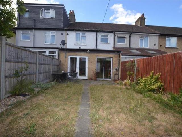 3 bedroom terraced house for rent in Hatton Gardens, Mitcham, CR4