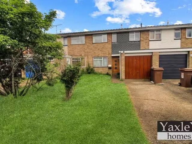 3 bedroom terraced house for rent in Havengore Chelmsford, CM1