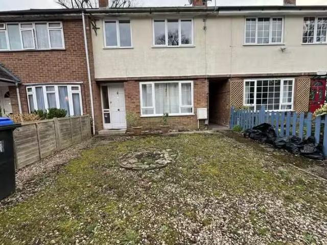 3 bedroom terraced house for rent in Hawthorn Close, Woking, S.