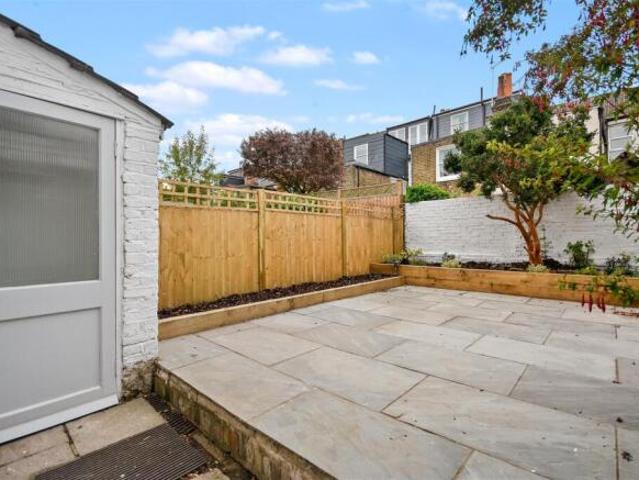3 bedroom terraced house for rent in Hadyn Park Road, London, W12