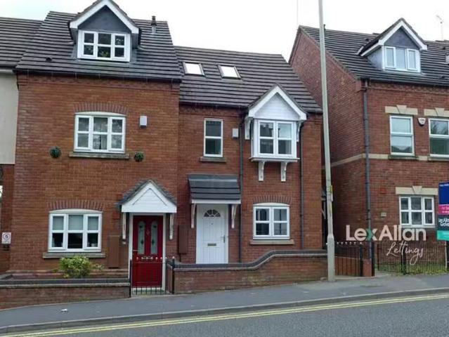 3 bedroom terraced house for rent in Hagley Road, Halesowen, B63